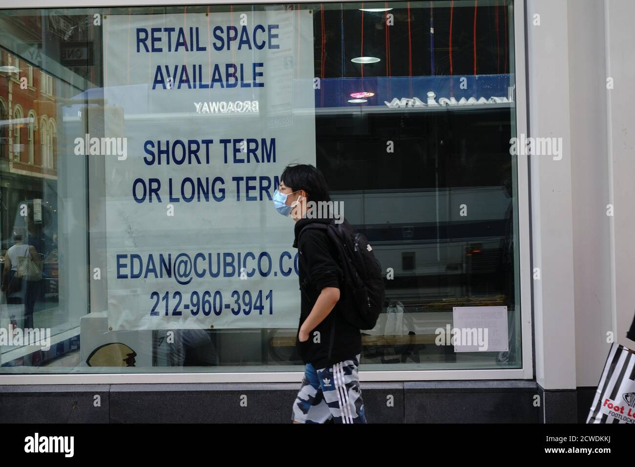 A retail space available sign seen in New York City Stock Photo - Alamy
