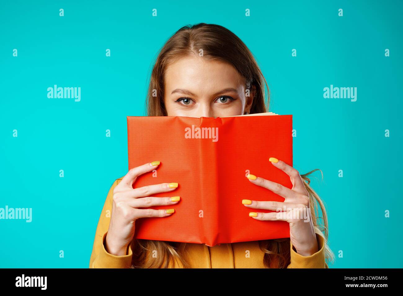 Hide behind book hi-res stock photography and images - Alamy