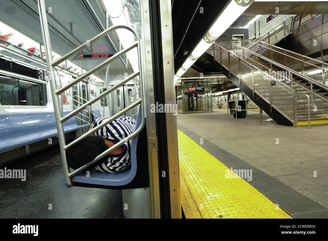 Homeless person jpg hi-res stock photography and images - Alamy