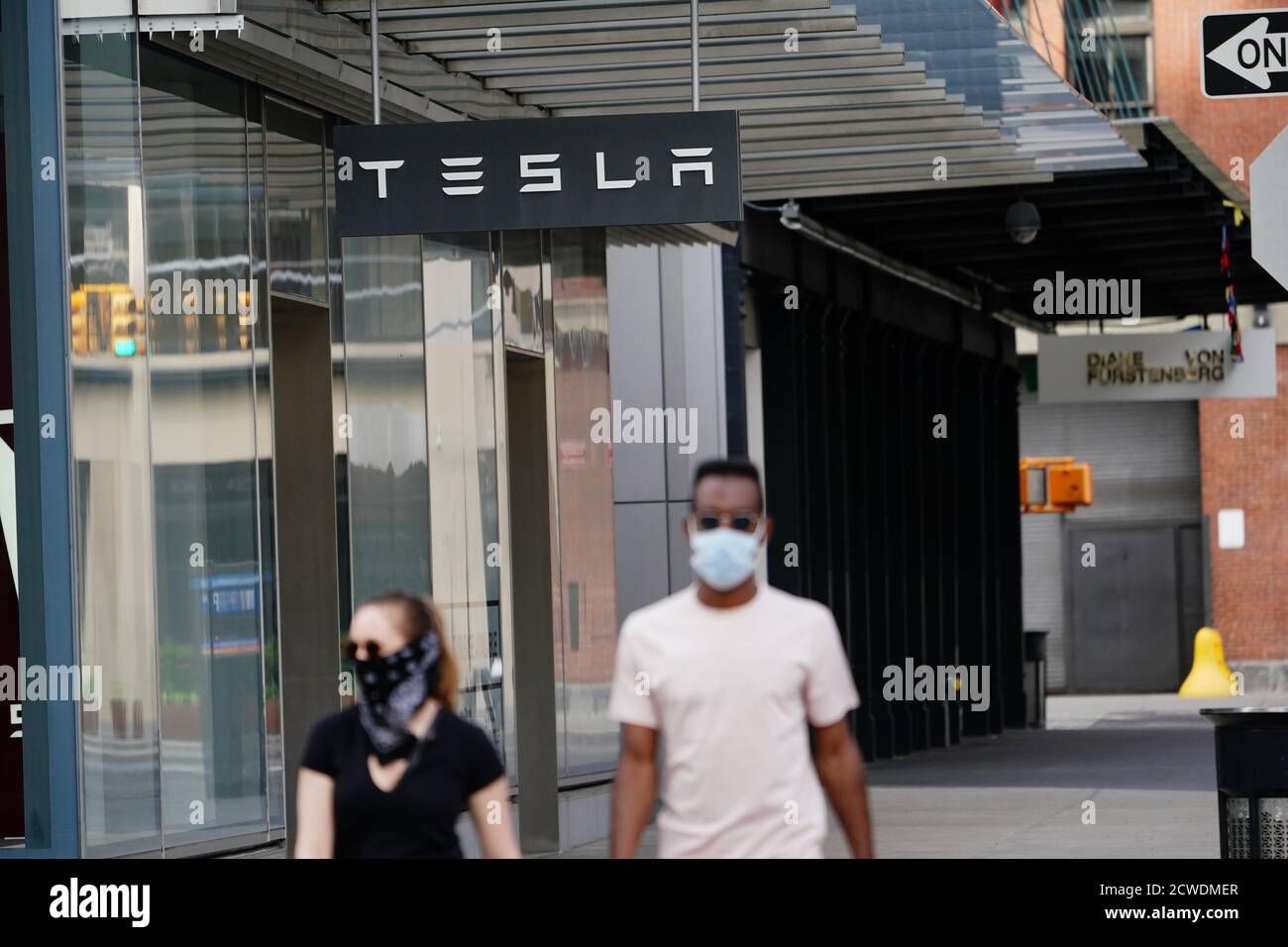 Tesla factory 2020 hi-res stock photography and images - Alamy