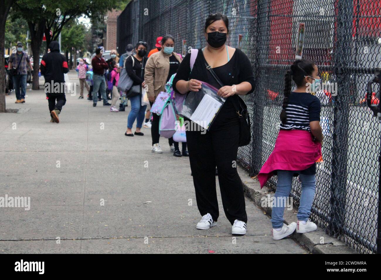 Masked school girl hi-res stock photography and images - Alamy