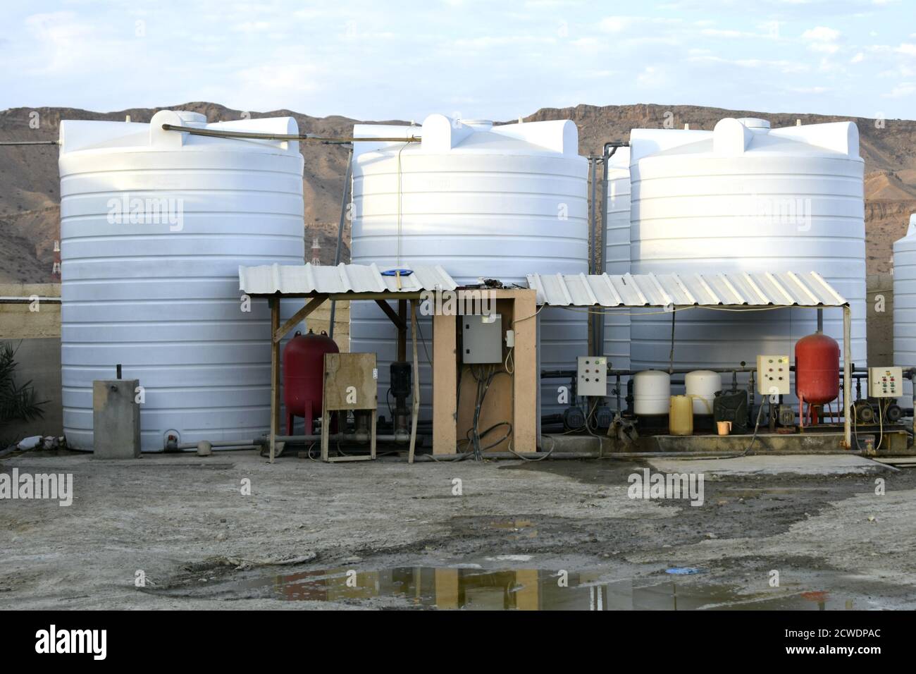 Water container factory hi-res stock photography and images - Alamy