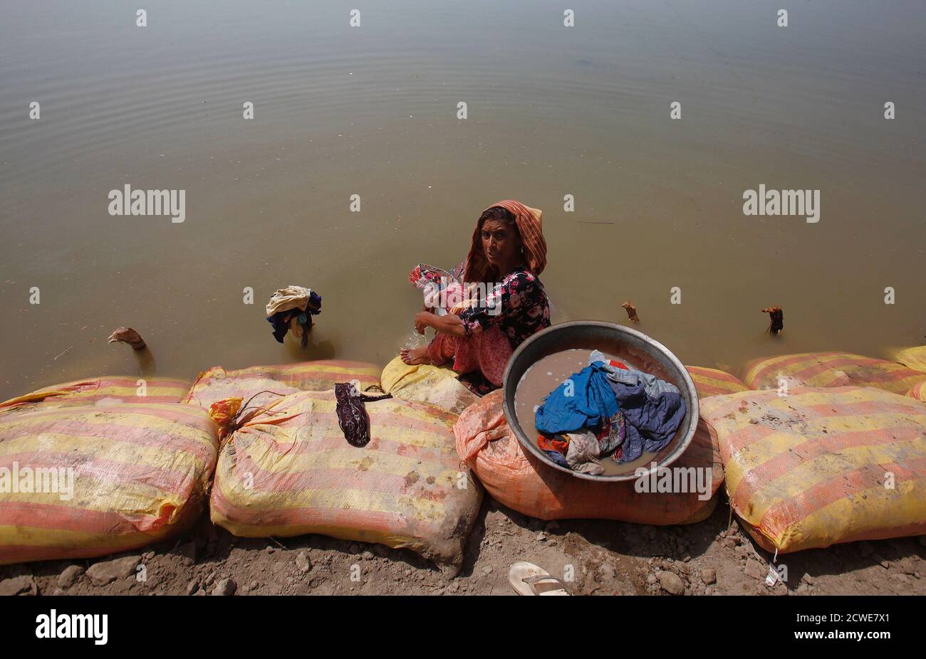 Karachi pakistan flood hi-res stock photography and images - Alamy