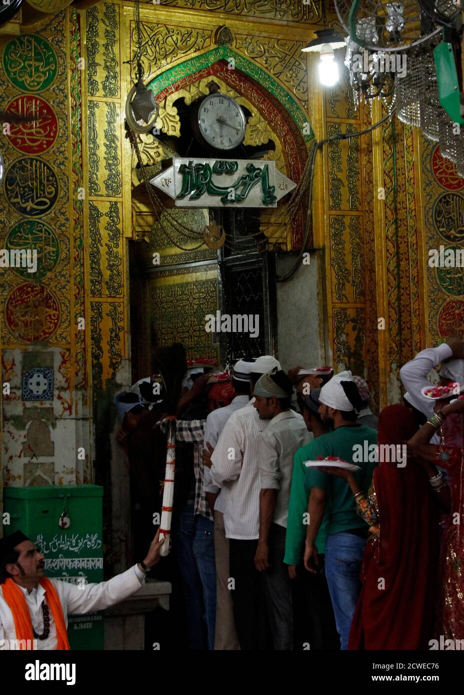 Khwaja moinuddin chishti hi-res stock photography and images - Alamy Khwaja moinuddin chishti hi-res stock photography and images - Alamy