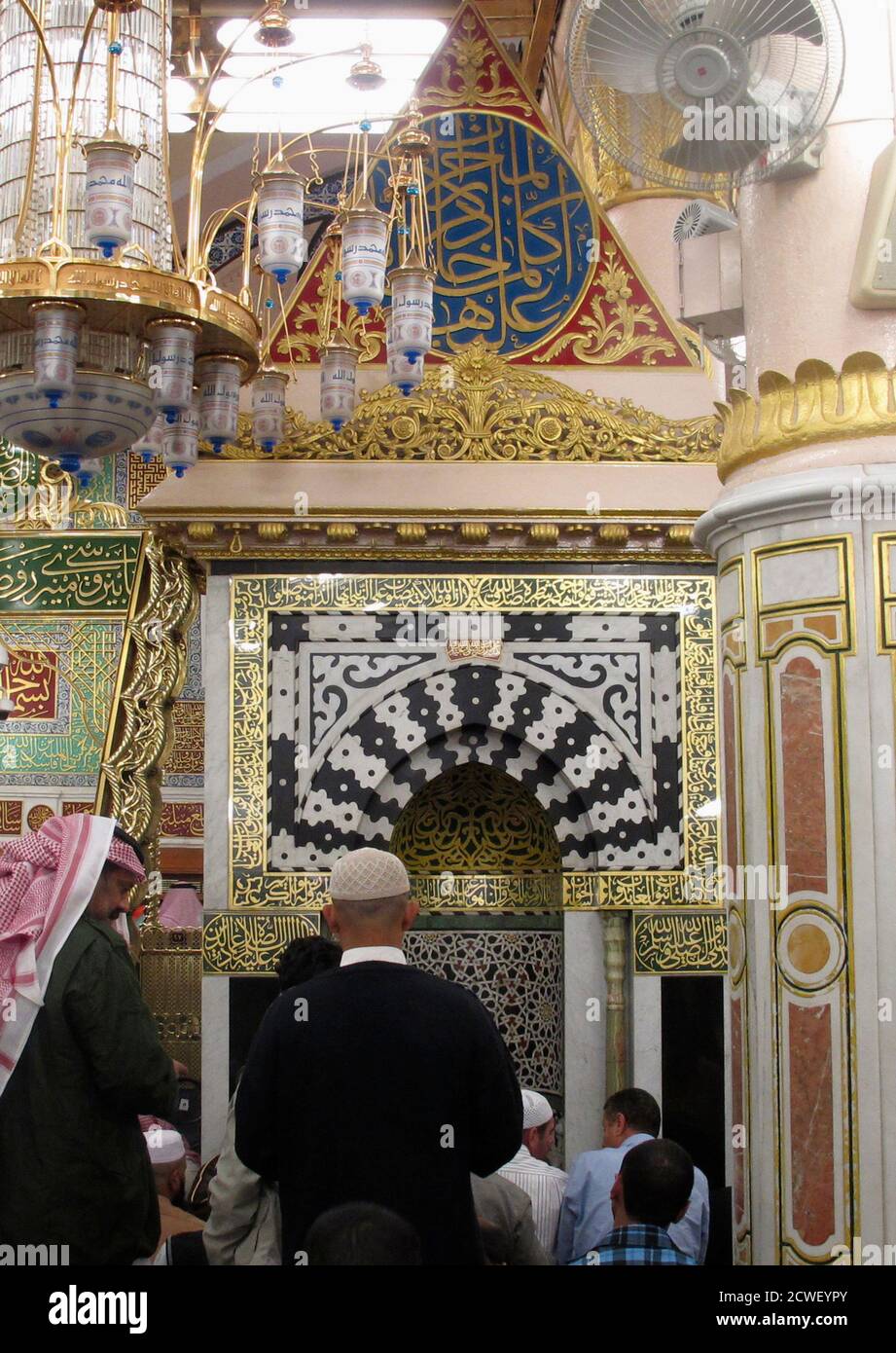 Prophet tomb medina hi-res stock photography and images - Alamy