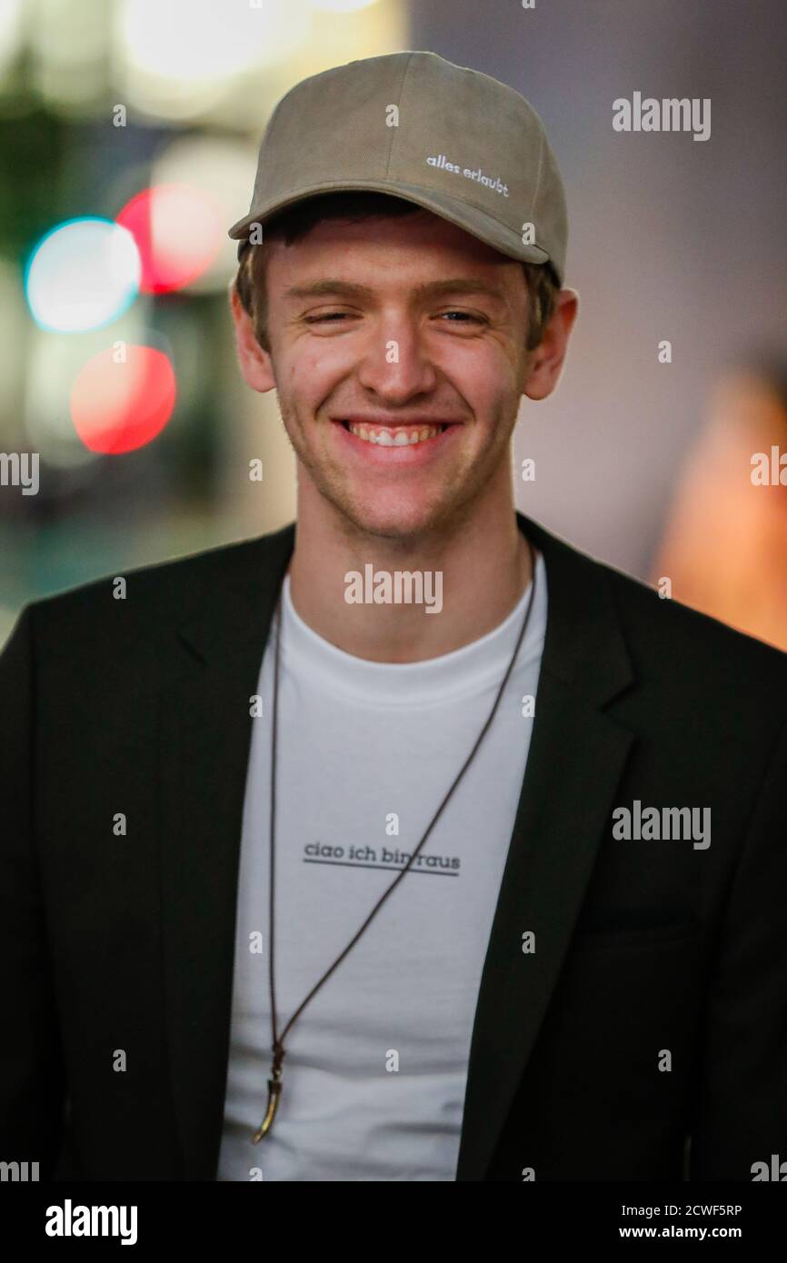 Berlin, Germany. 29th Sep, 2020. Timur Bartels comes to the premiere of ...