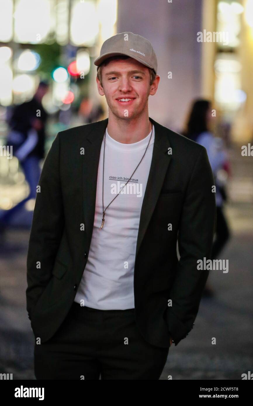 Berlin, Germany. 29th Sep, 2020. Timur Bartels comes to the premiere of ...