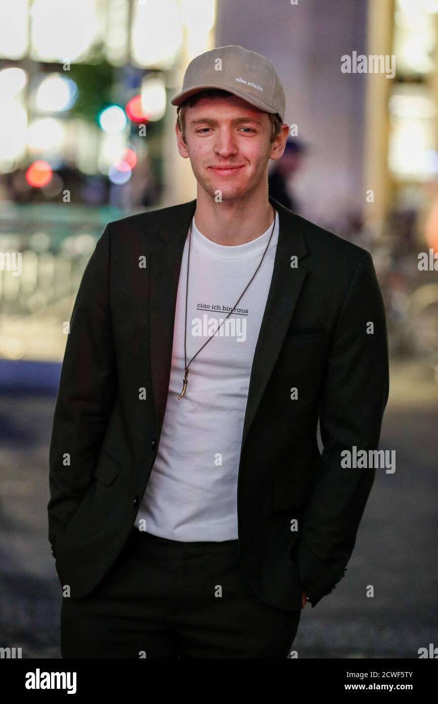 Berlin, Germany. 29th Sep, 2020. Timur Bartels comes to the premiere of ...