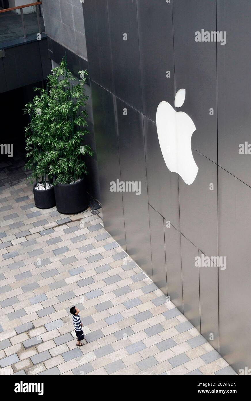 Fake apple store in kunming hi-res stock photography and images - Alamy