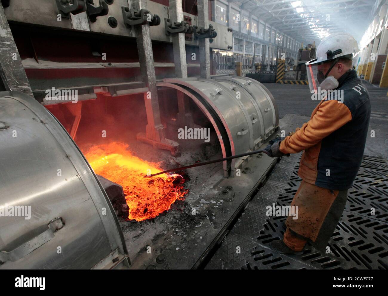 Aluminium smelter worker hi-res stock photography and images - Alamy