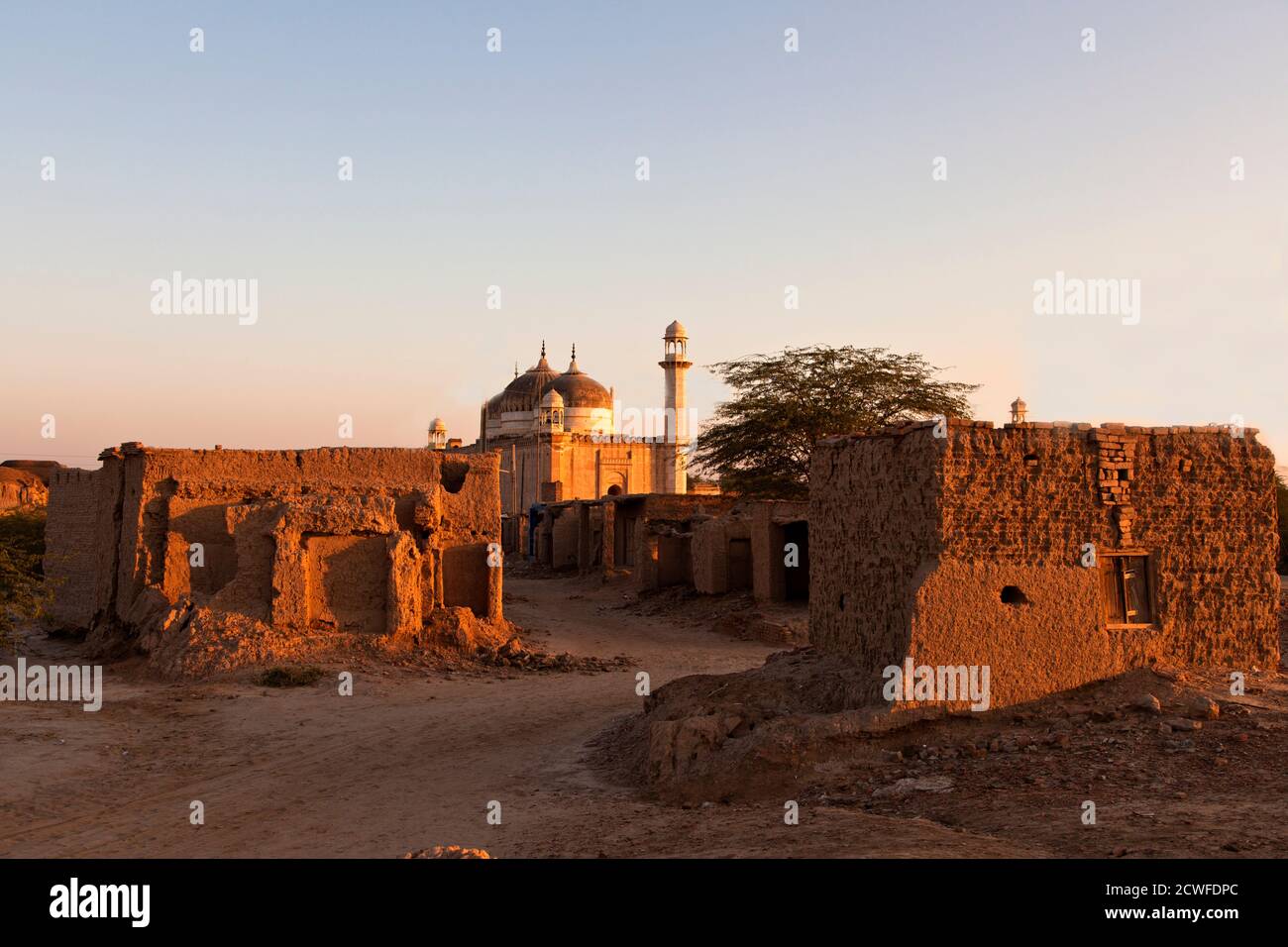 derawar fort and Abbasi mosque in Bahawalpur , Pakistan Stock Photo - Alamy