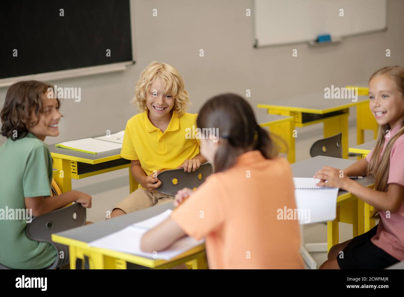 Kids classroom desks hi-res stock photography and images - Alamy