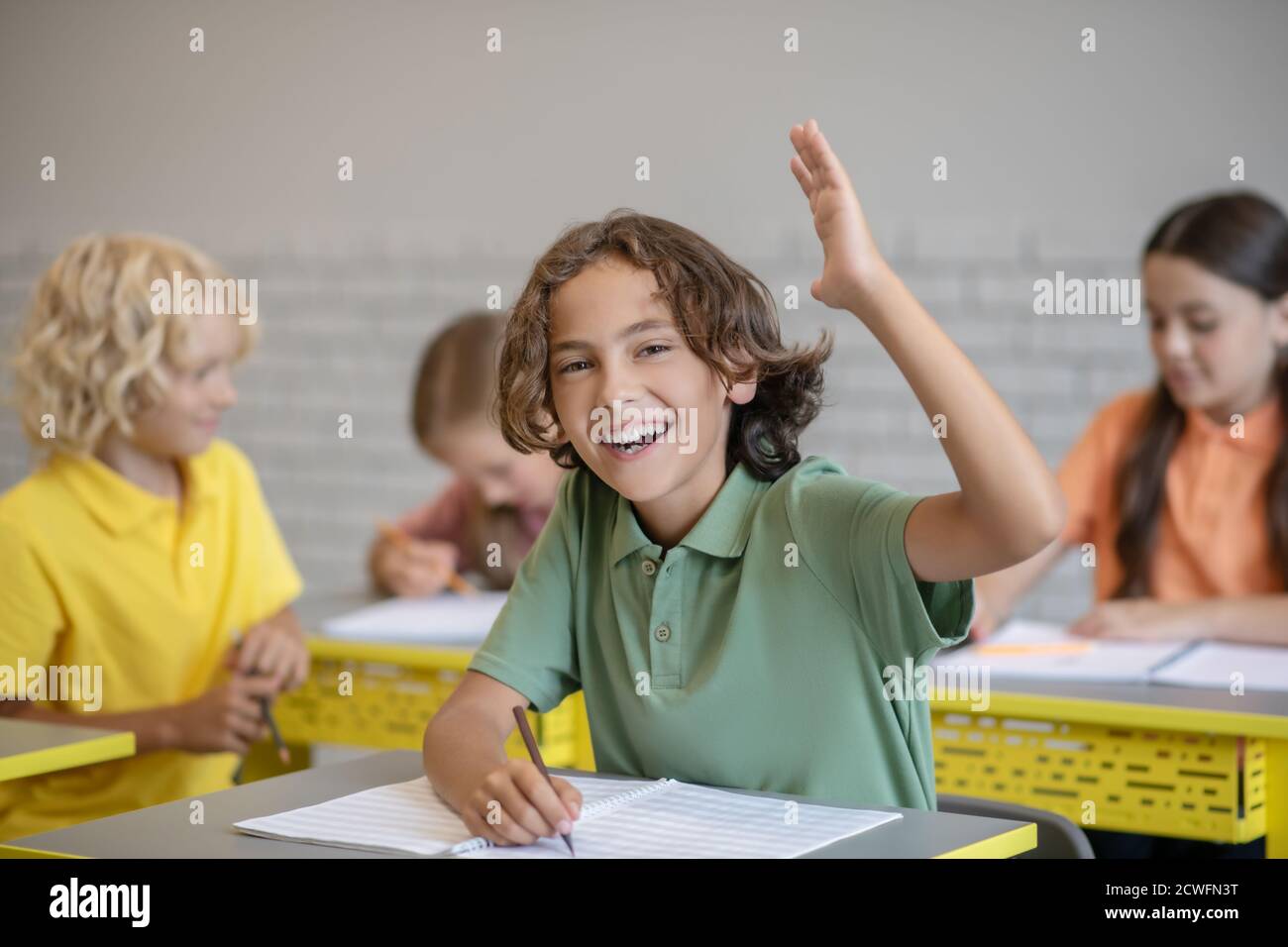 Kids excited answer classroom hi-res stock photography and images - Alamy