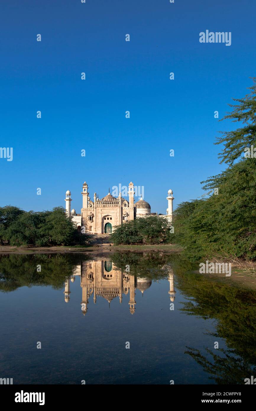 derawar fort and Abbasi mosque in Bahawalpur , Pakistan Stock Photo - Alamy