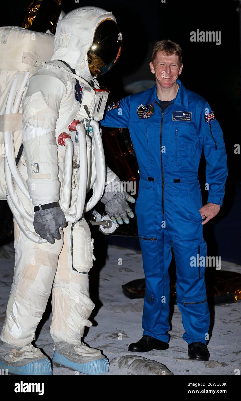 Tim peake poses hi-res stock photography and images - Alamy