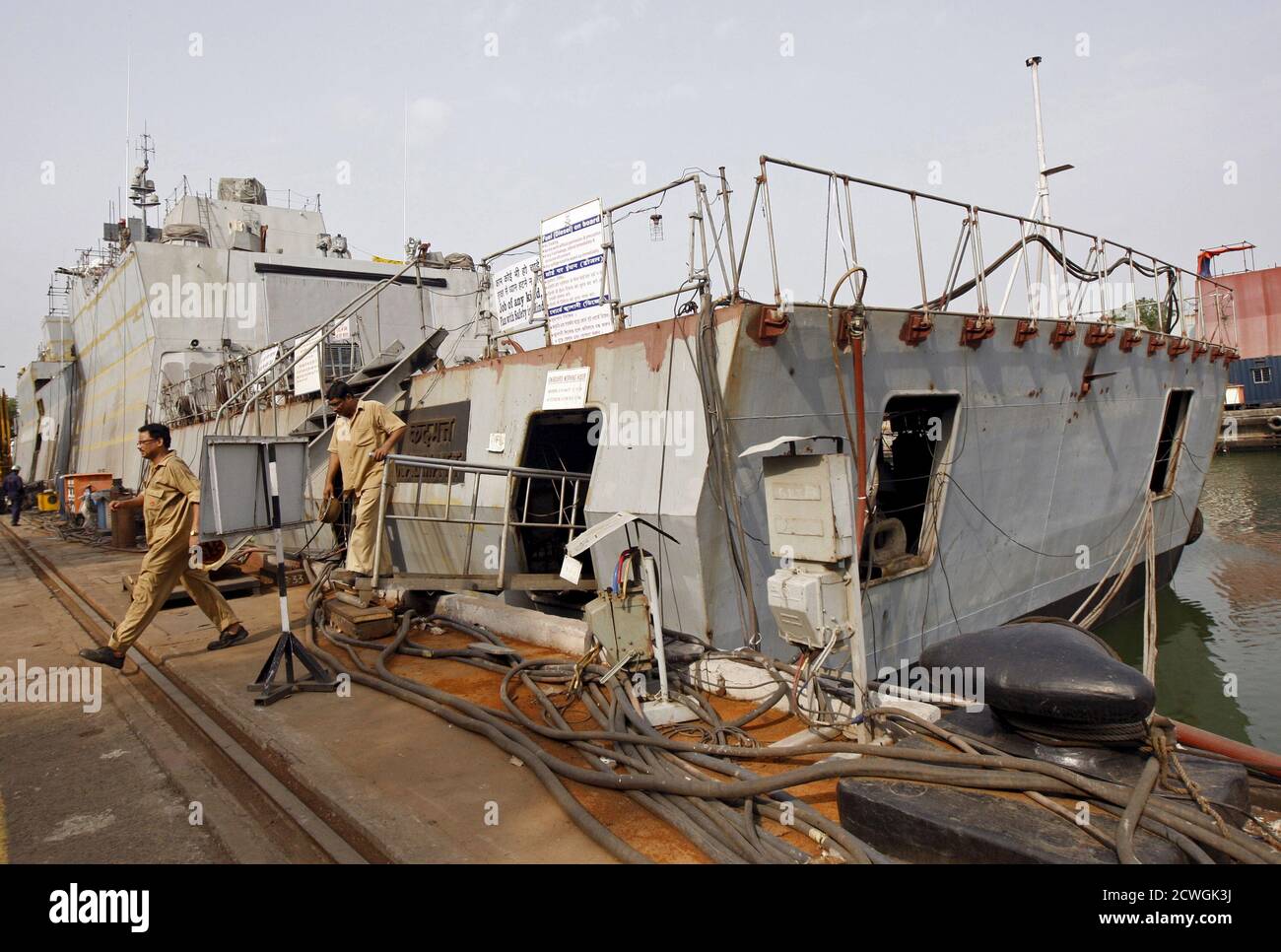Warship construction hi-res stock photography and images - Alamy