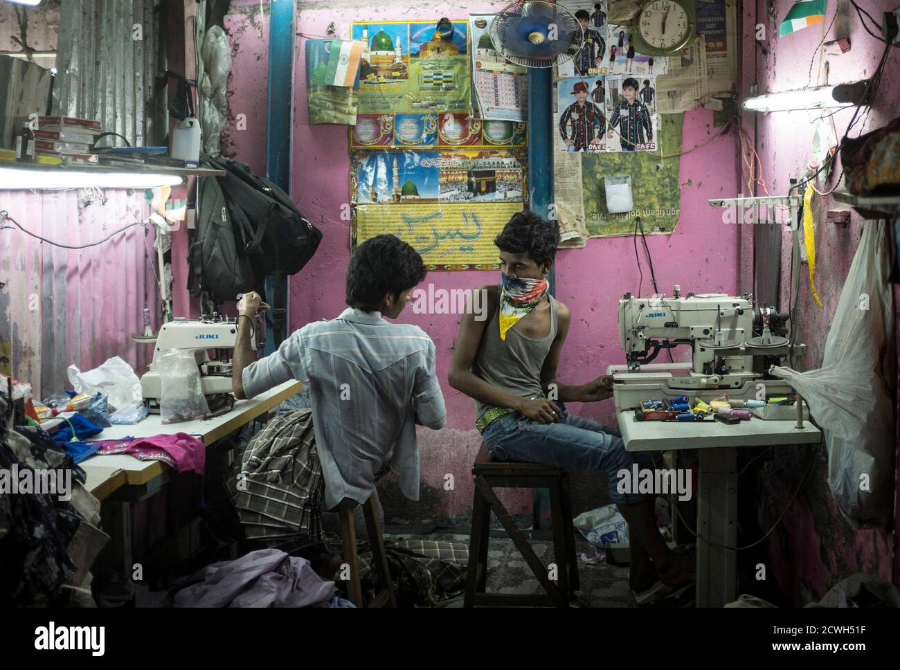 Asias largest slum dharavi hi-res stock photography and images - Alamy