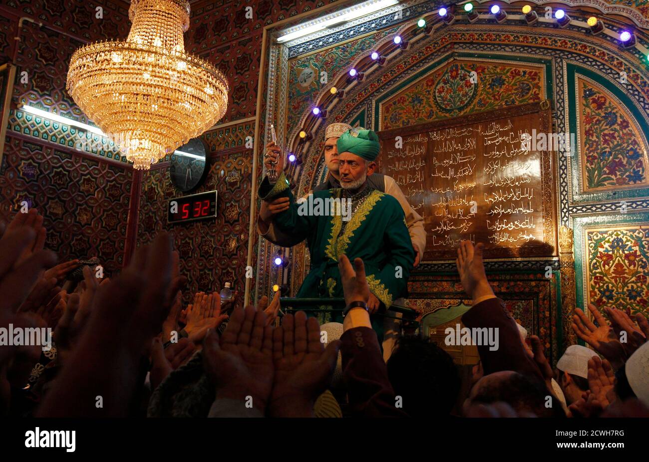 The shrine of sheikh syed abdul qadir jeelani hi-res stock photography ...