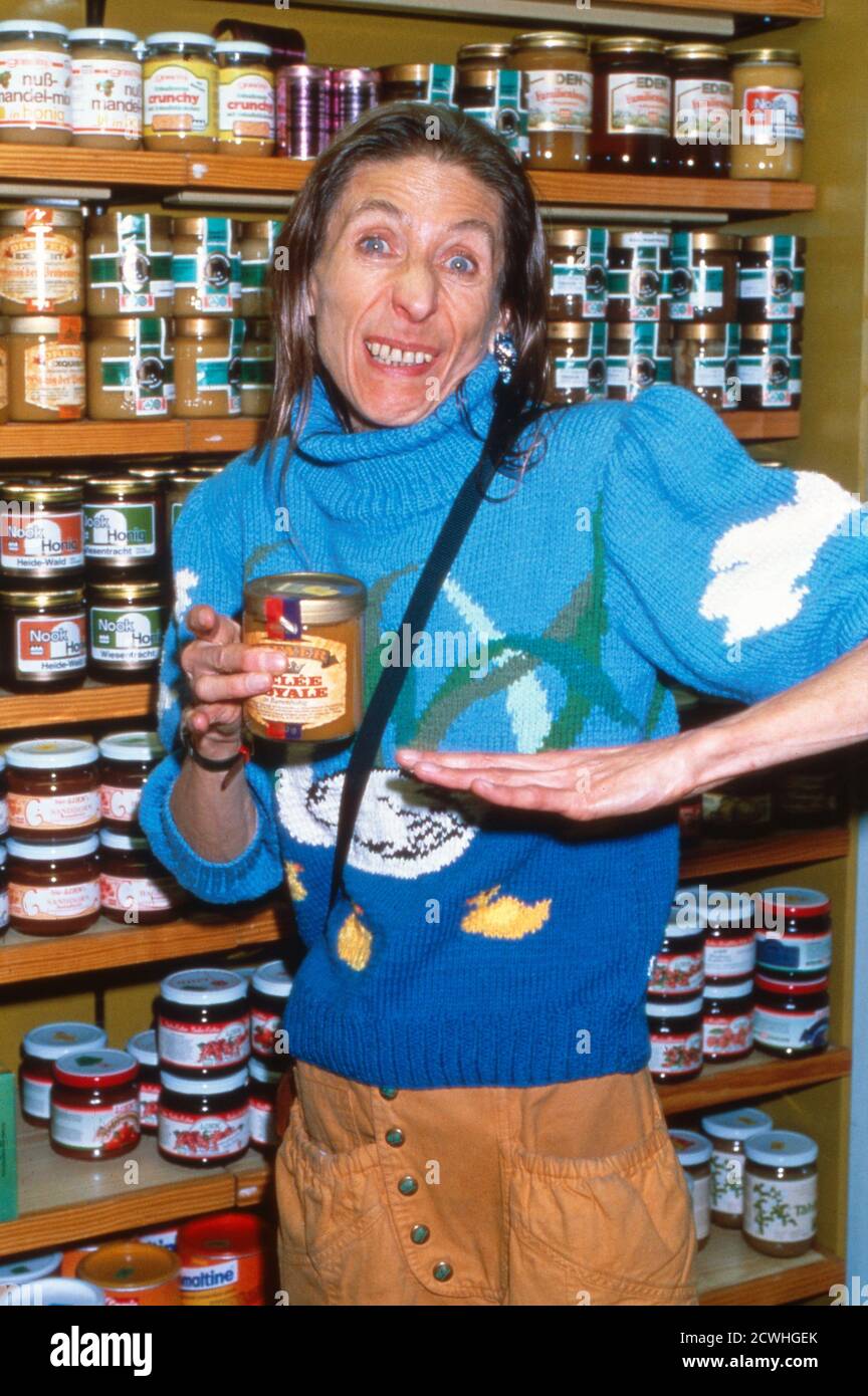 Helga Feddersen, deutsche Schauspielerin, Sängerin und Autorin, findet ...