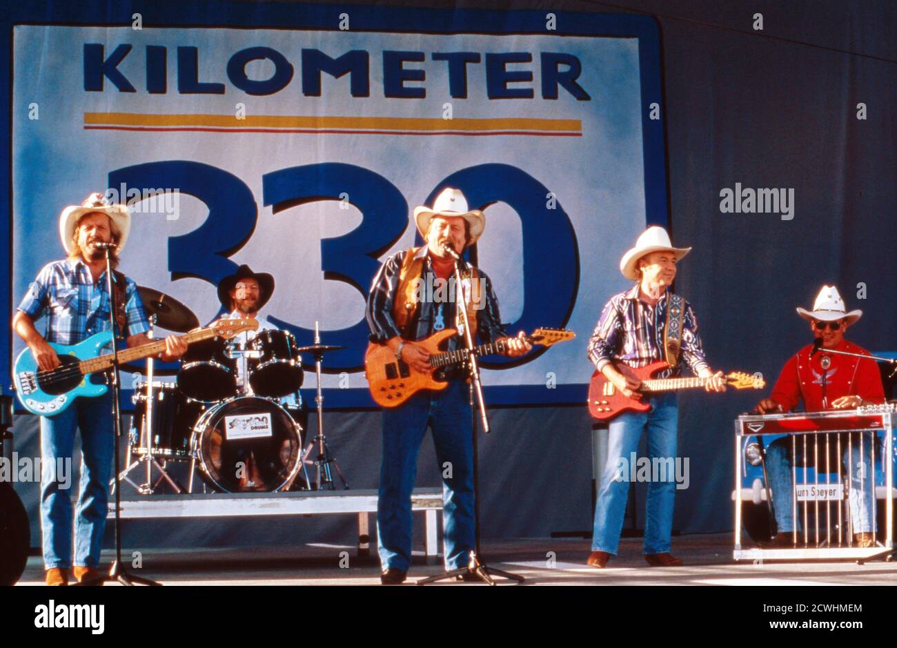 Country band truck stop hi-res stock photography and images - Alamy