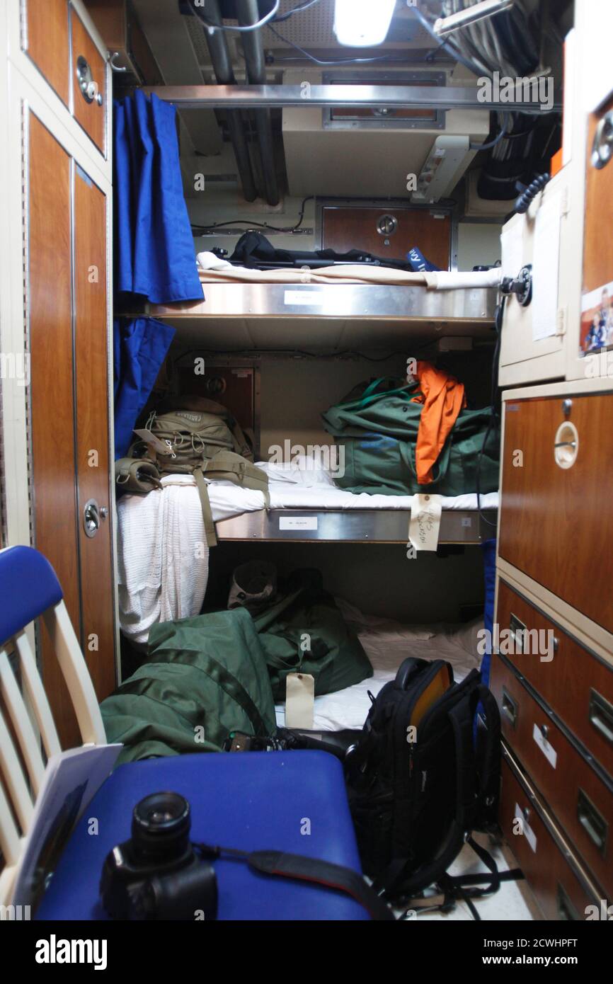 Officers bunks hi-res stock photography and images - Alamy