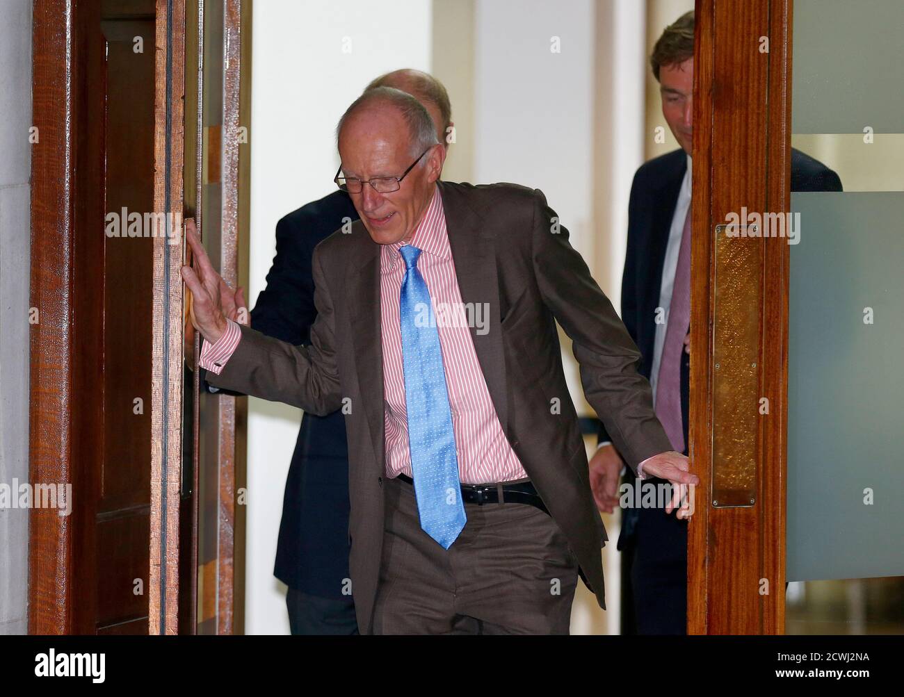 Doctor child britain hi-res stock photography and images - Alamy