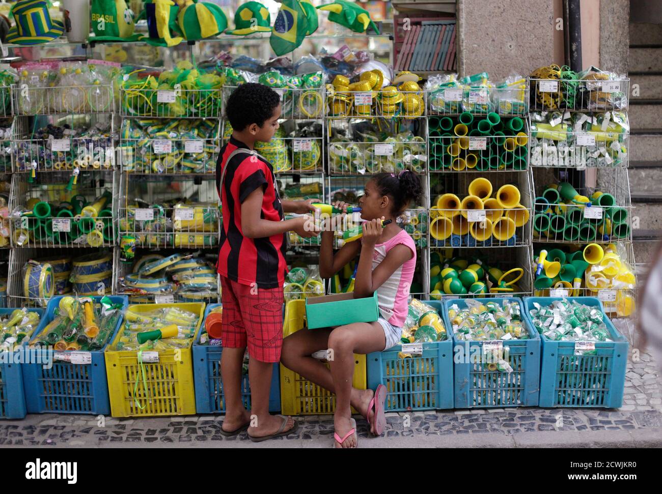 Children selling candy in brazil hi-res stock photography and images ...