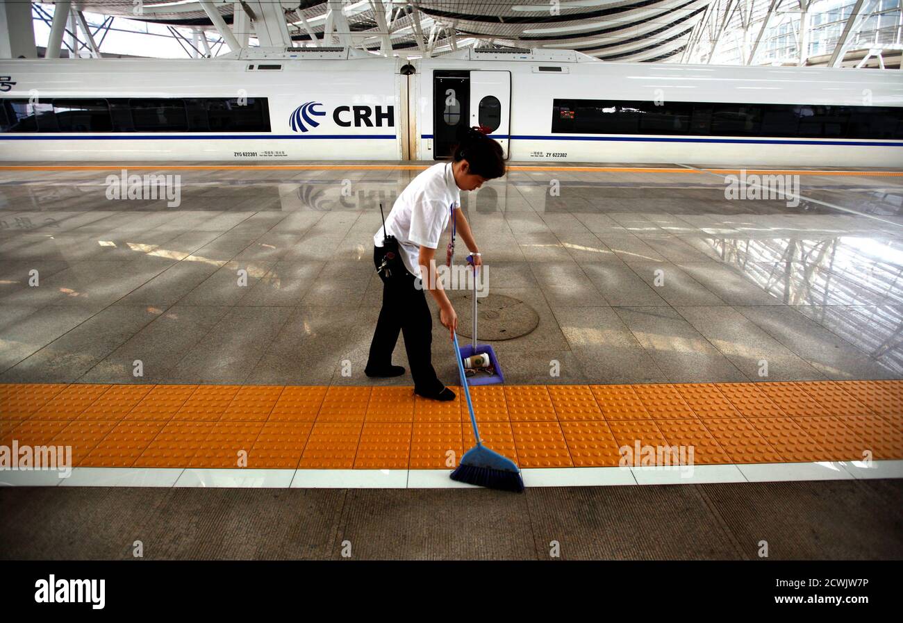 Train rail cleaner hi-res stock photography and images - Alamy