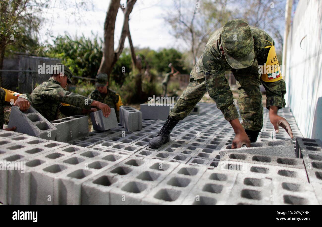 Mexican cartel gun hi-res stock photography and images - Alamy