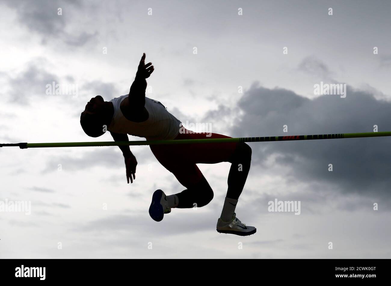 Mens high jump olympics hi-res stock photography and images - Alamy