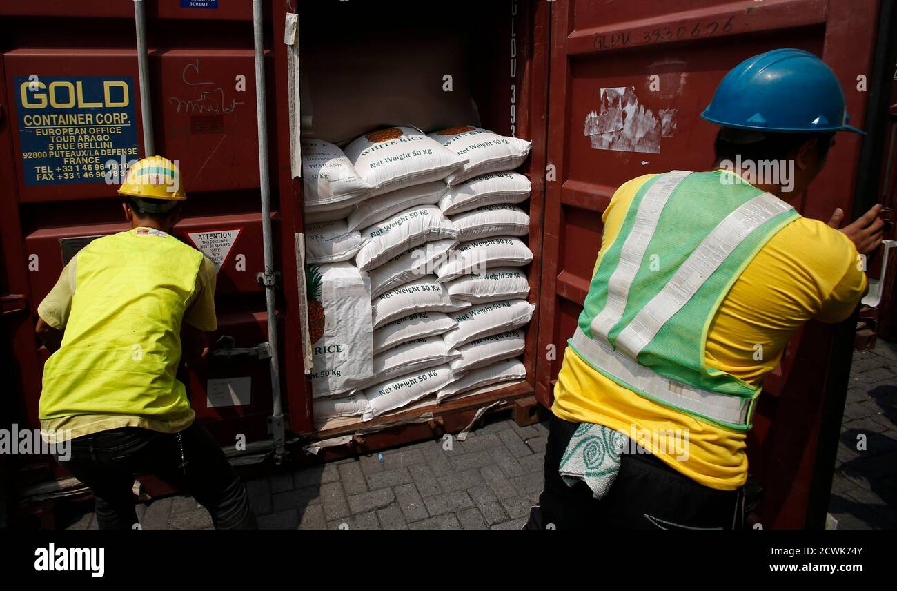 Container ship workers philippines hi-res stock photography and images ...