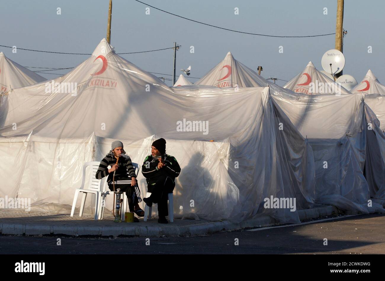 Syrian men smoke shisha hi-res stock photography and images - Alamy