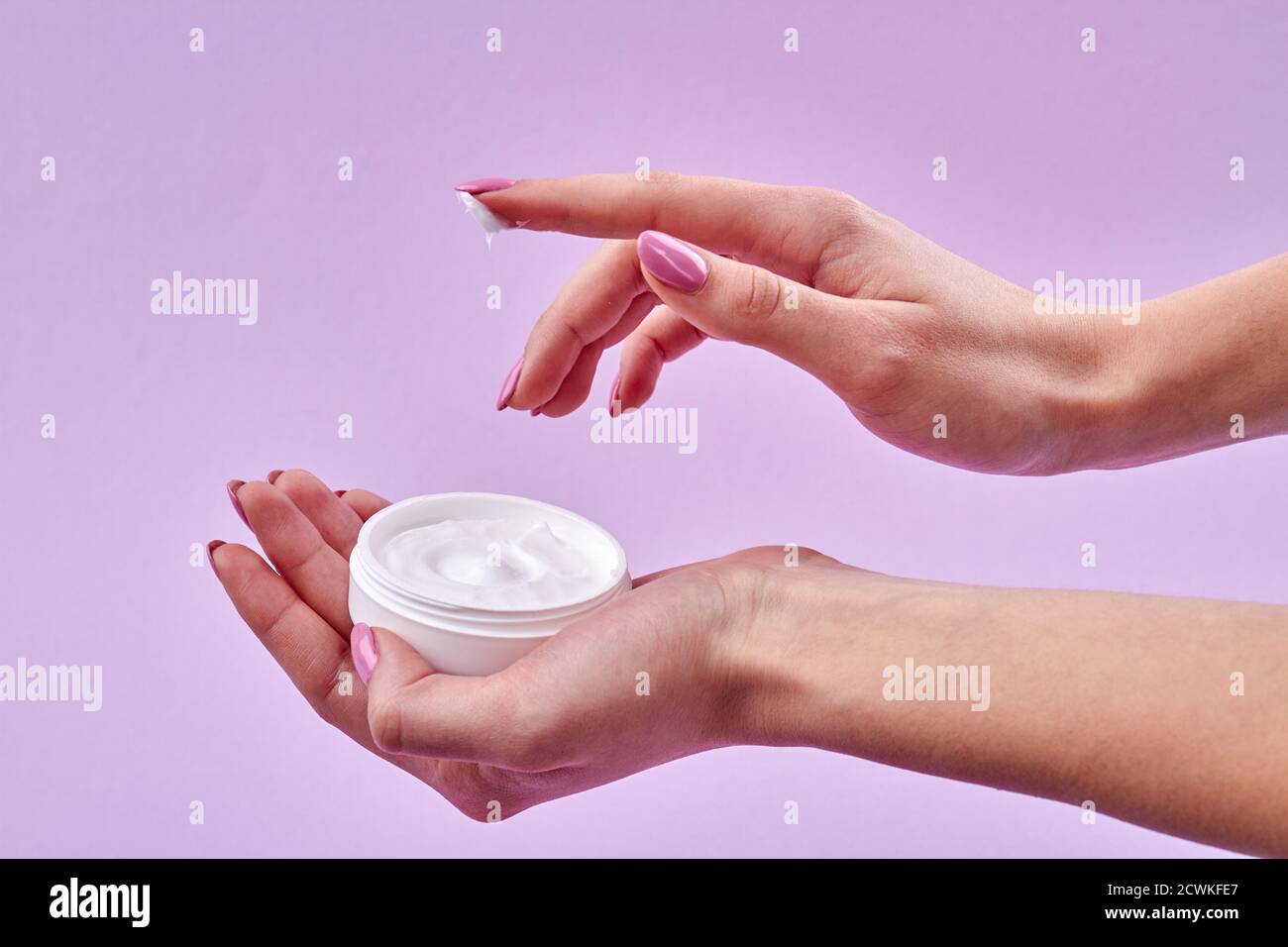 Hand applying hi-res stock photography and images - Alamy