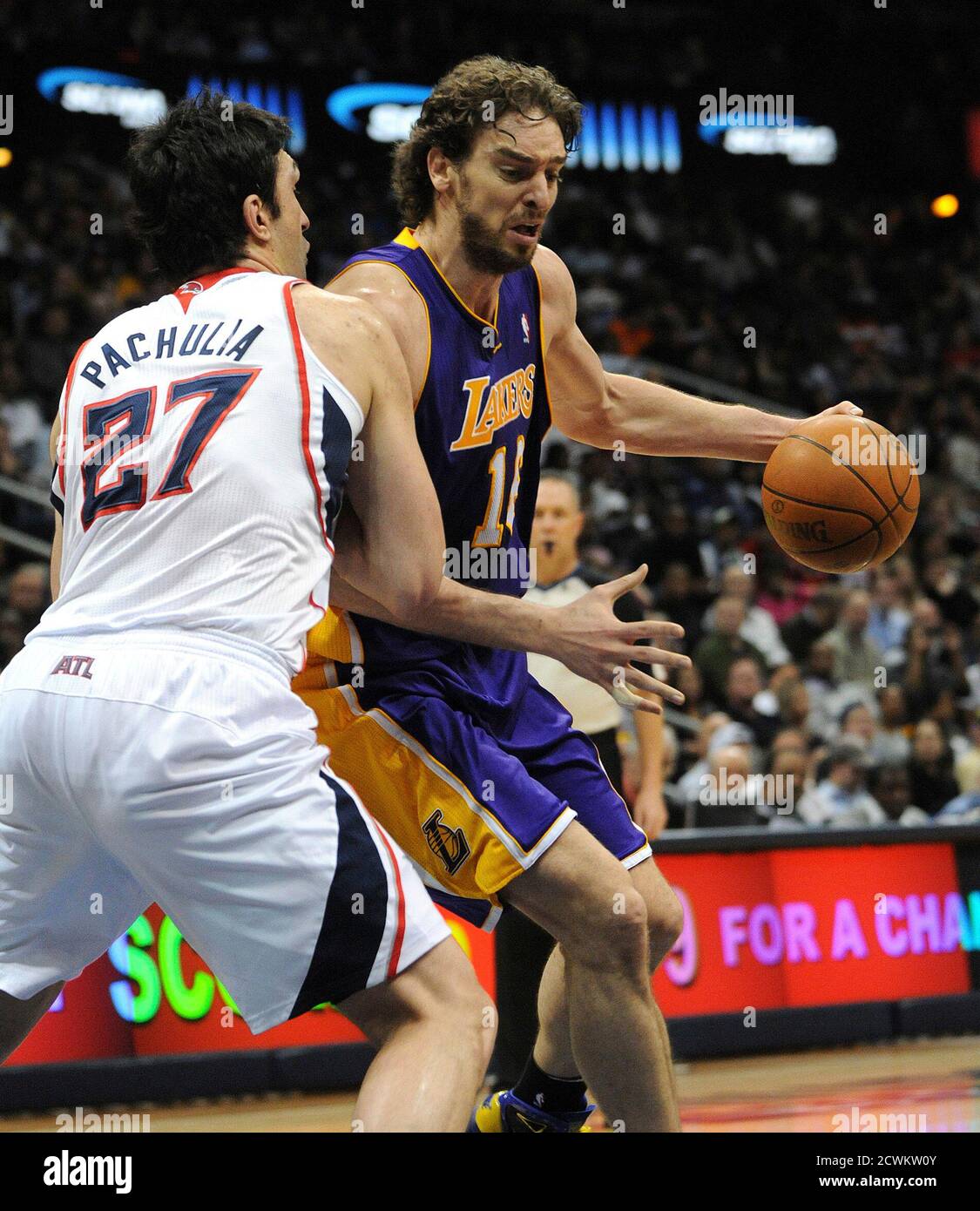 Pau gasol zaza pachulia hi-res stock photography and images - Alamy