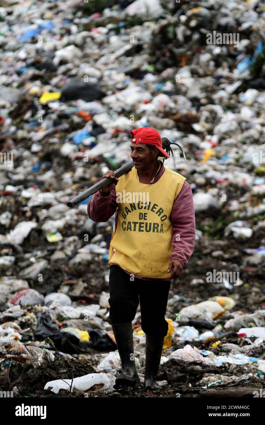 Recycled orchestra of cateura hi-res stock photography and images - Alamy