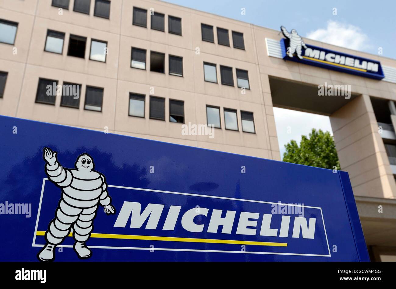Michelin man logo hi-res stock photography and images - Alamy