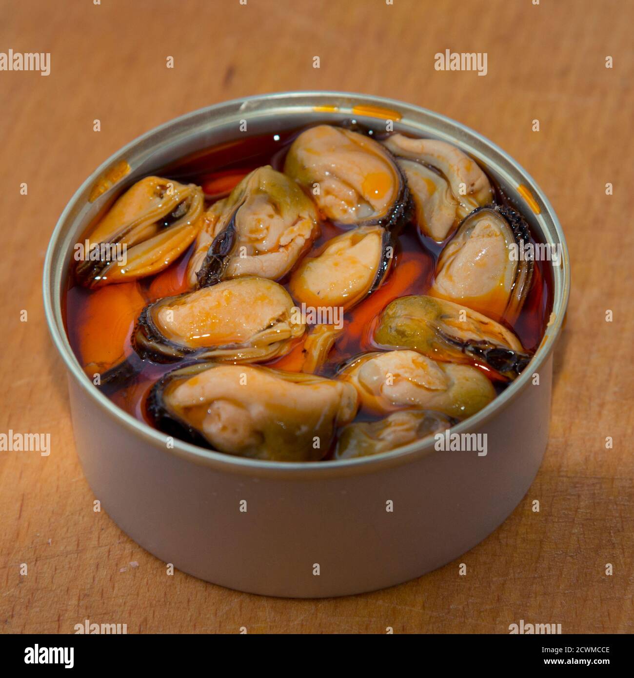 Open mussels tin Stock Photo - Alamy
