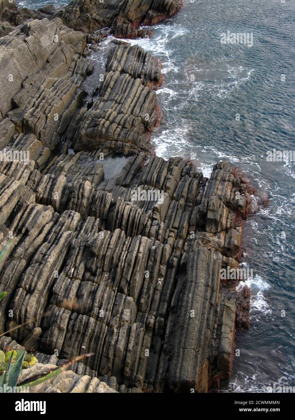Stratified rocks hi-res stock photography and images - Alamy