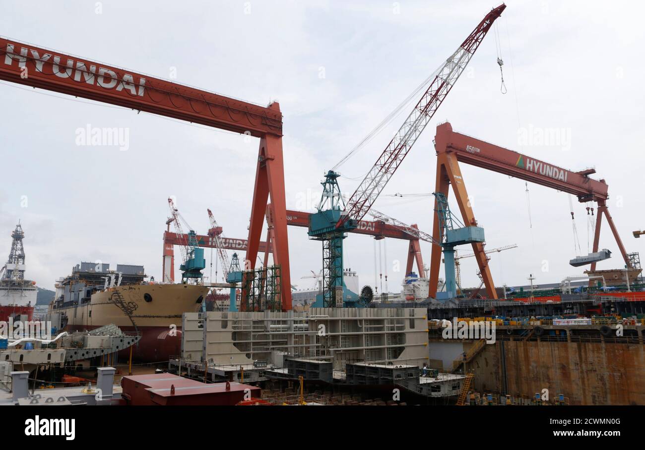 Shipyard hyundai heavy industries seen hi-res stock photography and ...