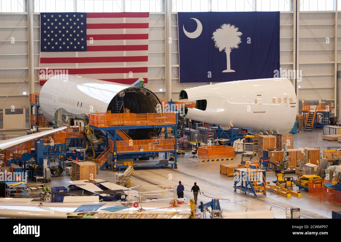 Boeing 787 dreamliner assembly hi-res stock photography and images - Alamy