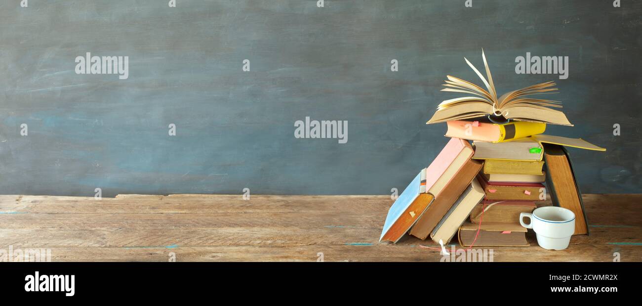 Large open book hi-res stock photography and images - Alamy