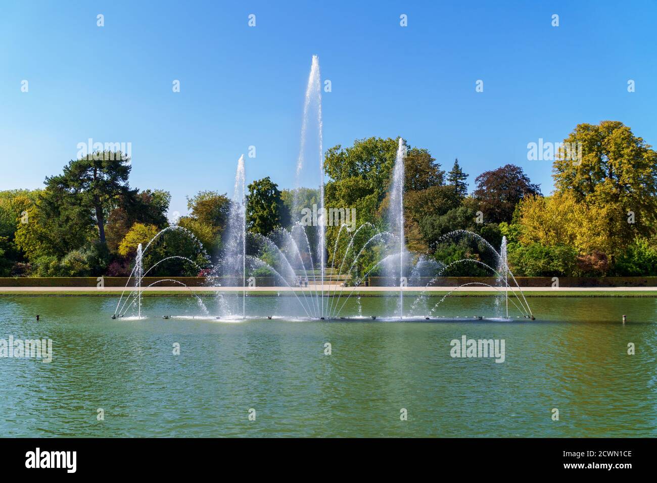 Versailles castle fountain water france hi-res stock photography and ...