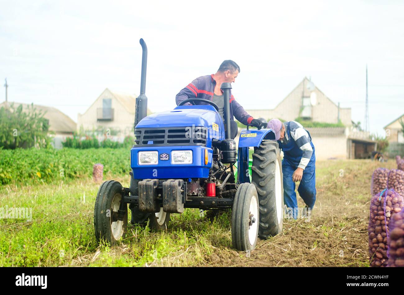 Ukraine agriculture tractor hi-res stock photography and images - Alamy
