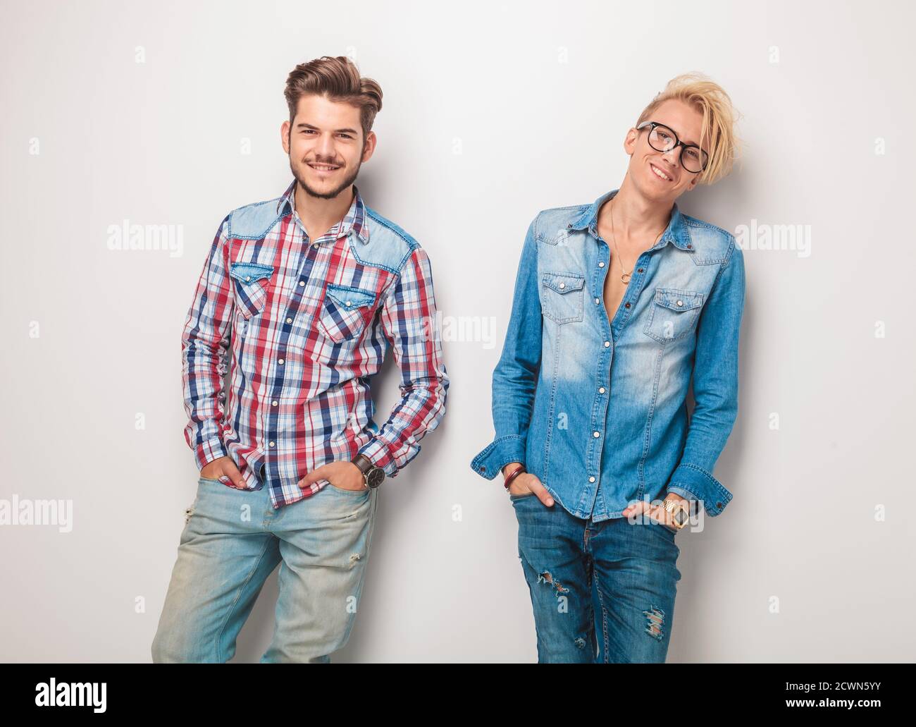 Two relaxed business men look hi-res stock photography and images - Alamy