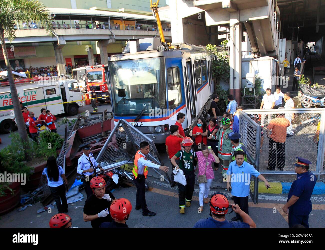 Metro train philippines hi-res stock photography and images - Alamy