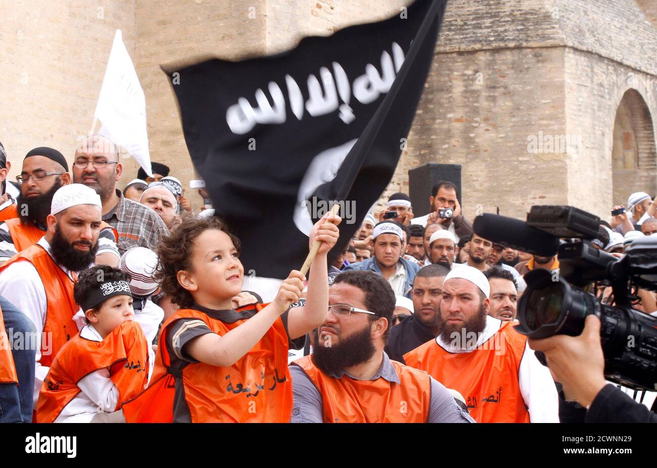 Arab boy waving hi-res stock photography and images - Alamy