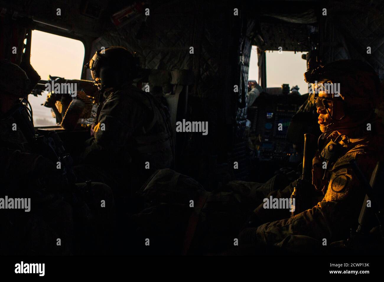 Ch 47 chinook crew hi-res stock photography and images - Alamy
