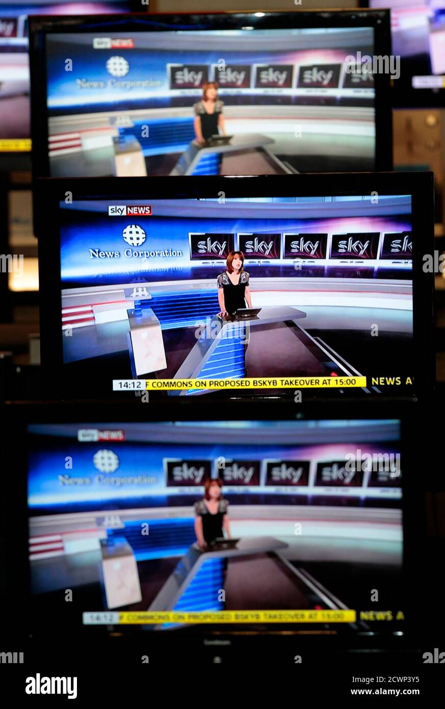 Sky news presenter hi-res stock photography and images - Alamy