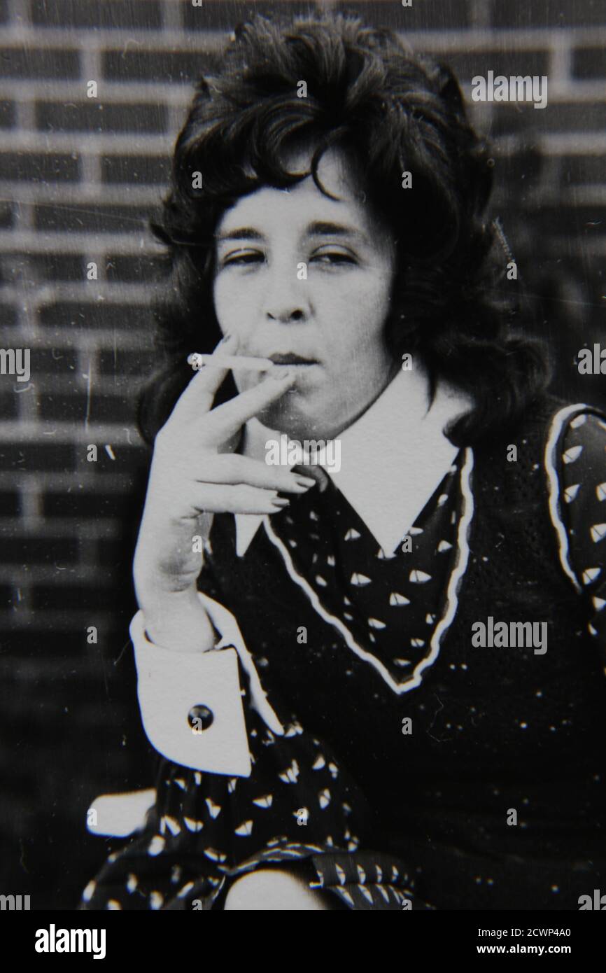 1970s woman smoking hi-res stock photography and images - Alamy