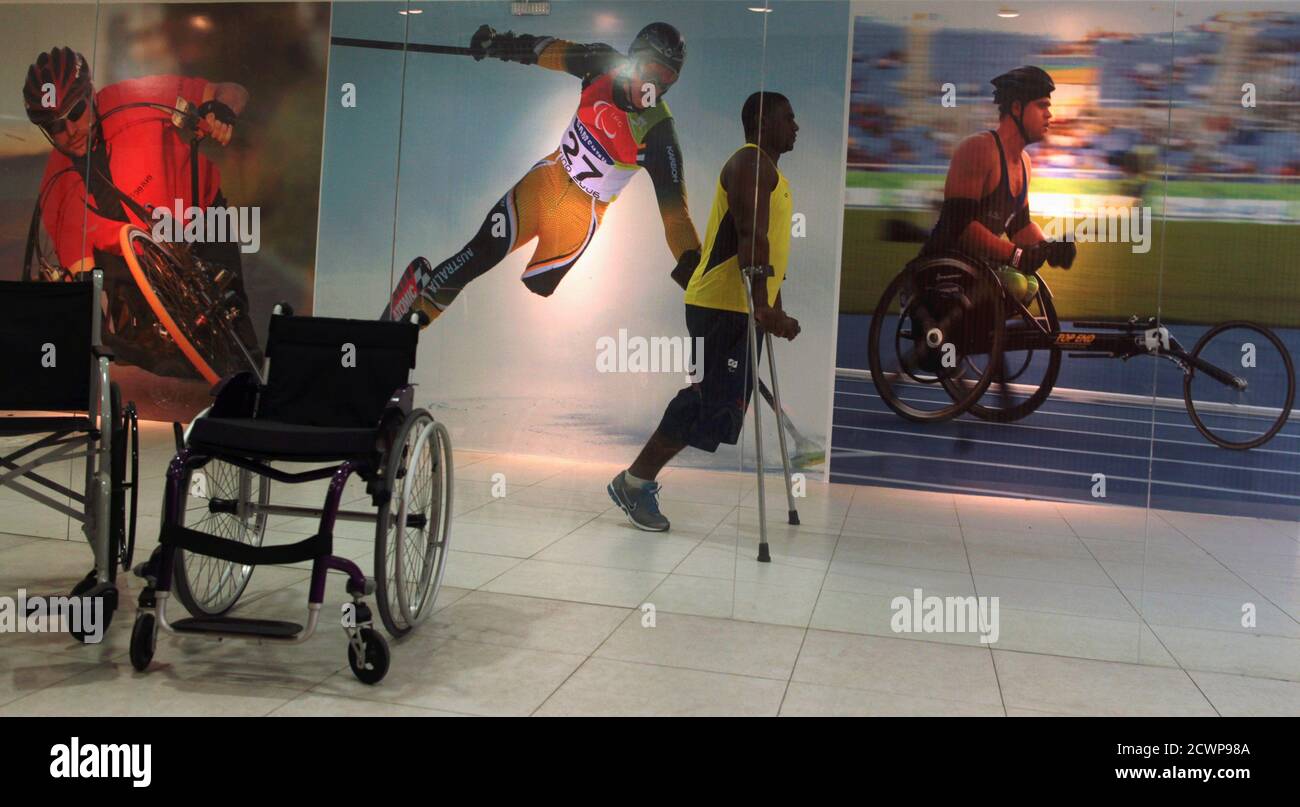 Discus Thrower In Olympics High Resolution Stock Photography and Images ...